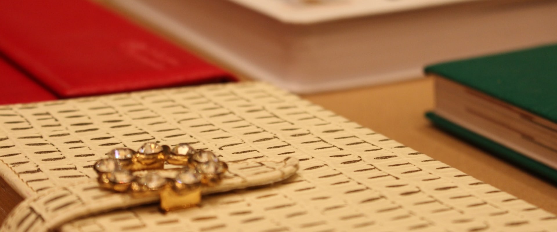 How do you write an opening journal entry?