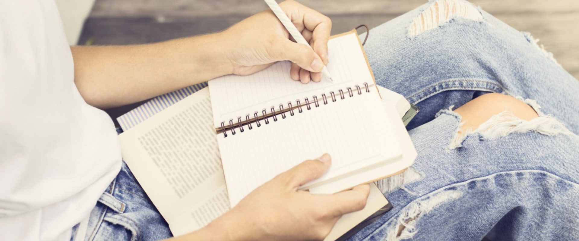 The Benefits of Keeping a Diary: What's the Best Time of Day to Journal?